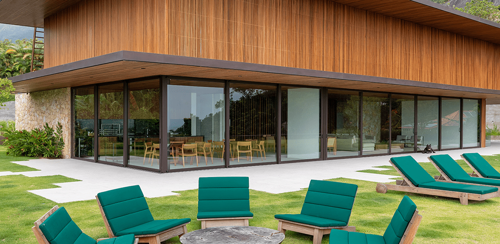 Perfil de alumínio amadeirado em Guaxupé - Hyspex