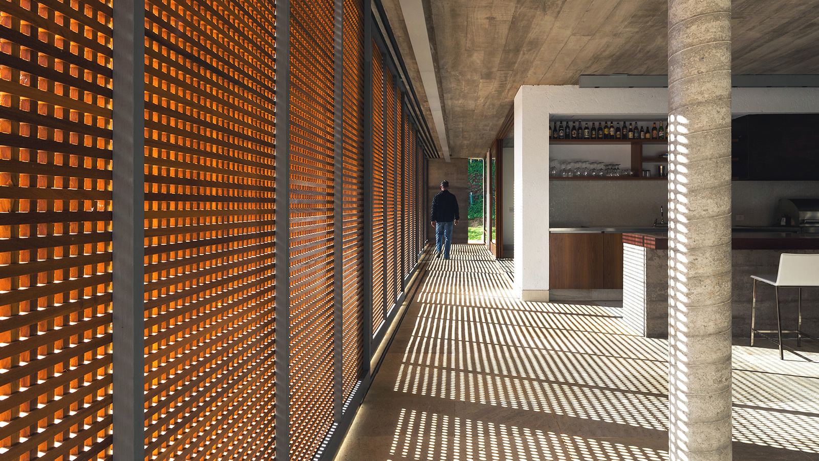 Perfil de alumínio imitando madeira ideal para o projeto - Hyspex